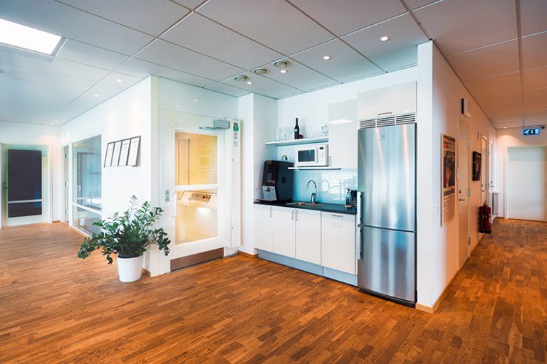 MC2000 Platform Lift – P. R. King & Sons